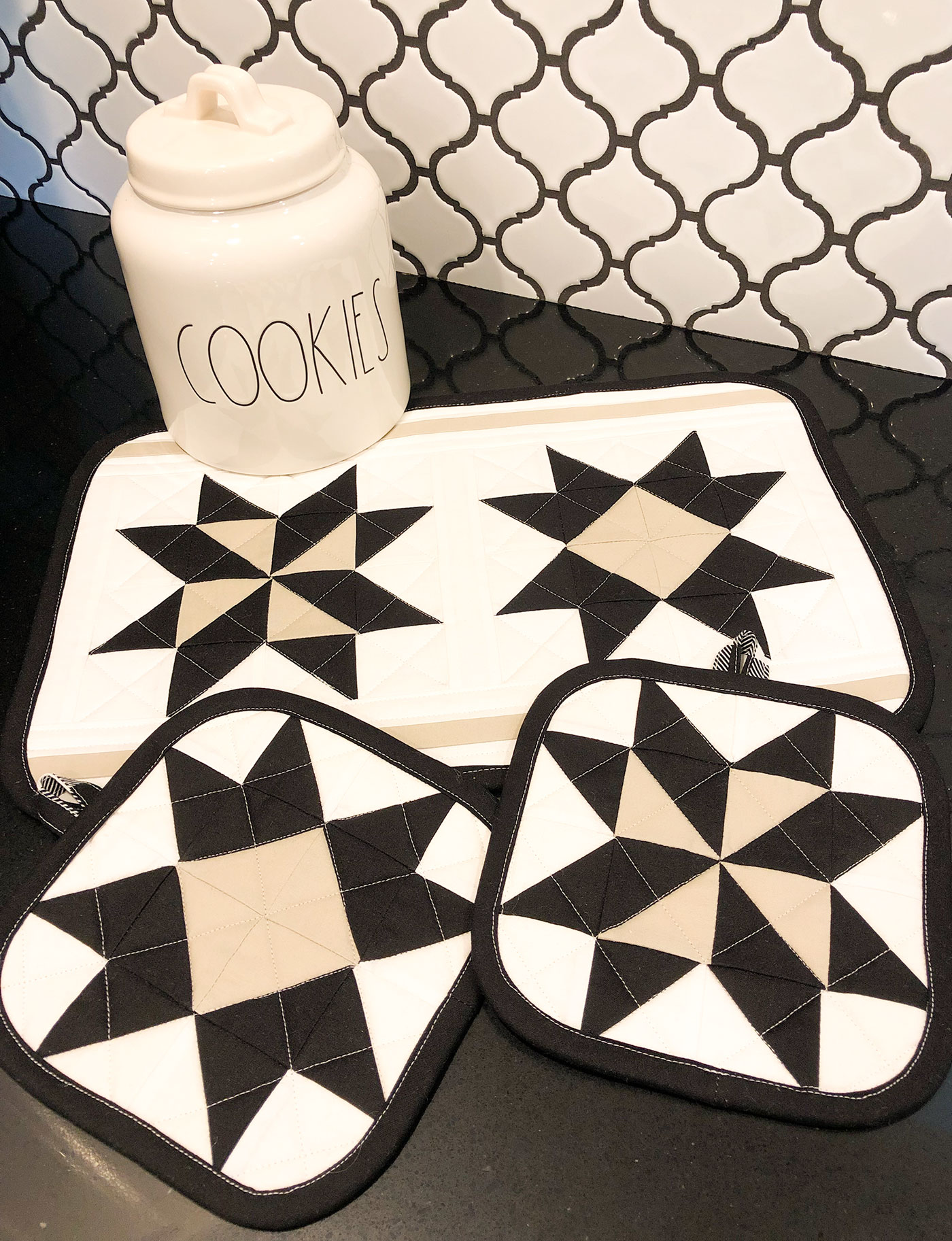 Quilt Block Hot Pad and Trivet Set - Ameroonie Designs