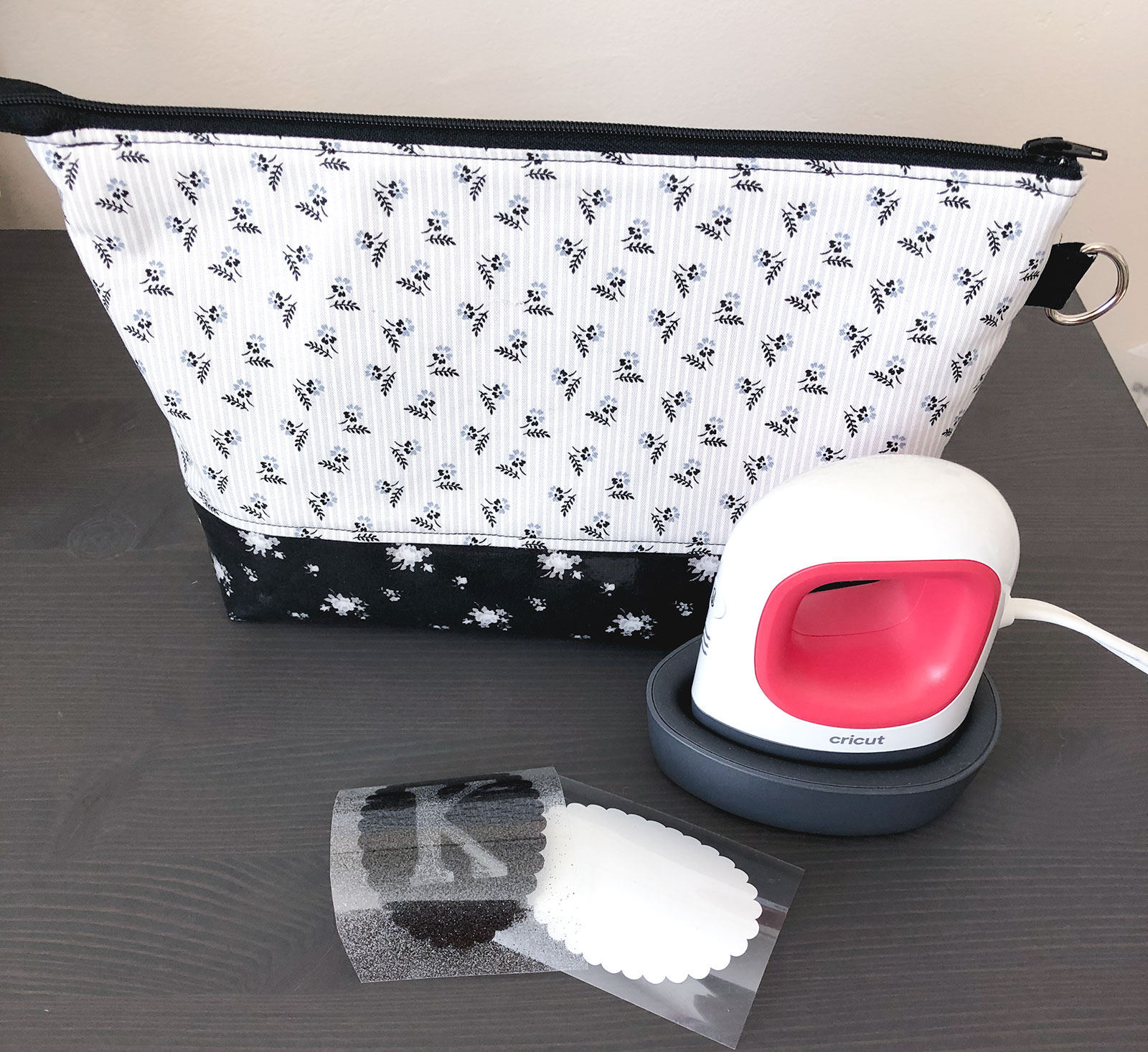 Personalized Zipper Pouch Tutorial Ameroonie Designs