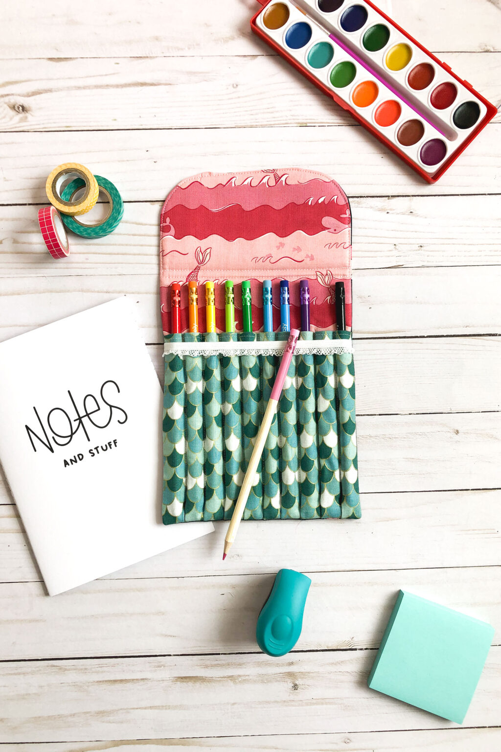 How to Sew a Beautiful Colored Pencil Pouch to organize your creativity