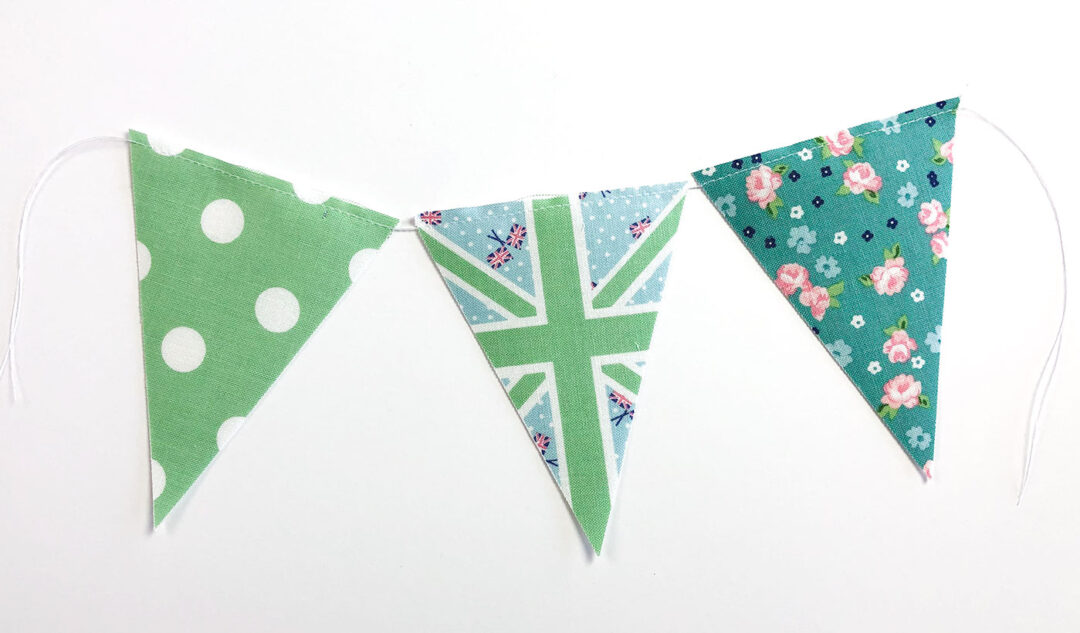 Two ways to sew a beautiful and simple fabric bunting - Ameroonie Designs