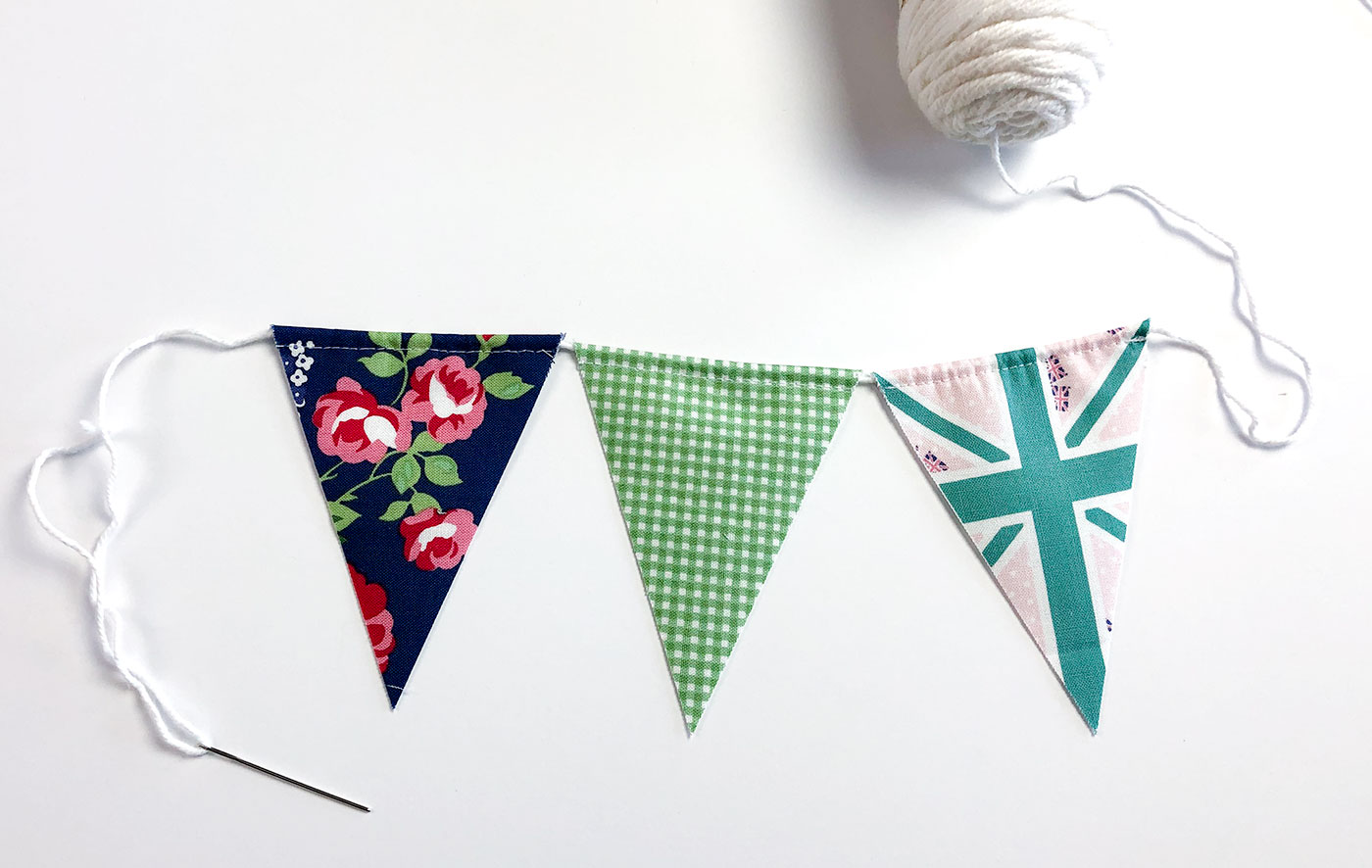Two ways to sew a beautiful and simple fabric bunting - Ameroonie Designs