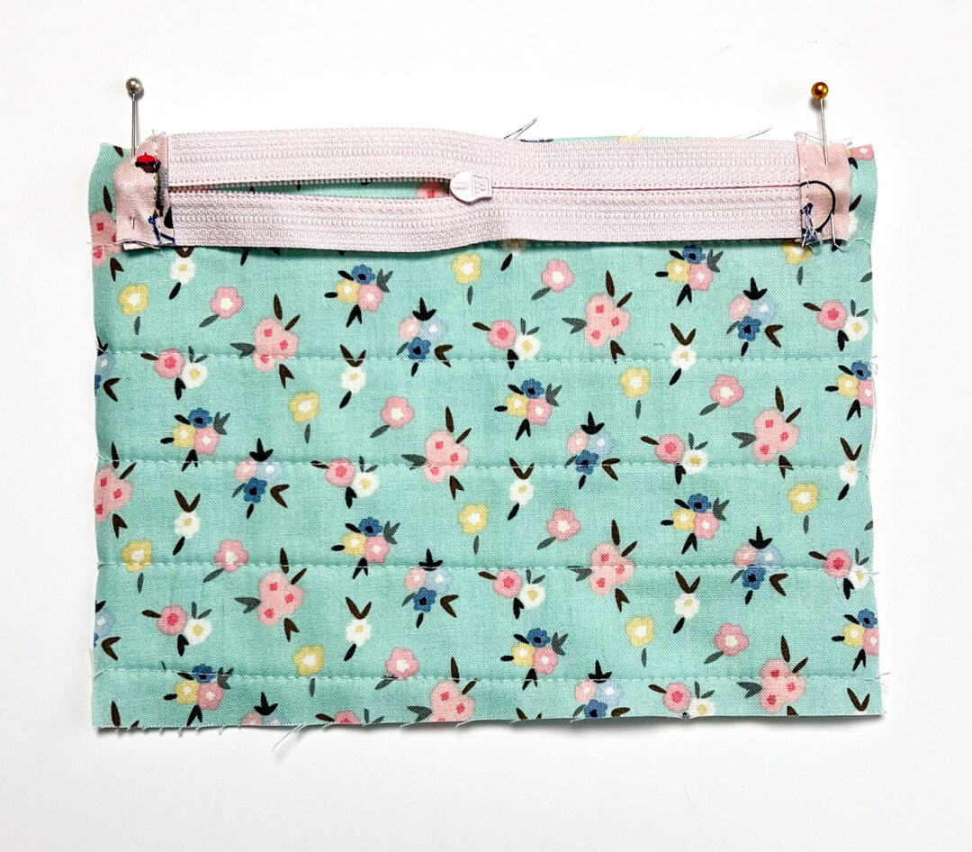 How to sew a simple zipper pouch with free tutorial - Ameroonie Designs