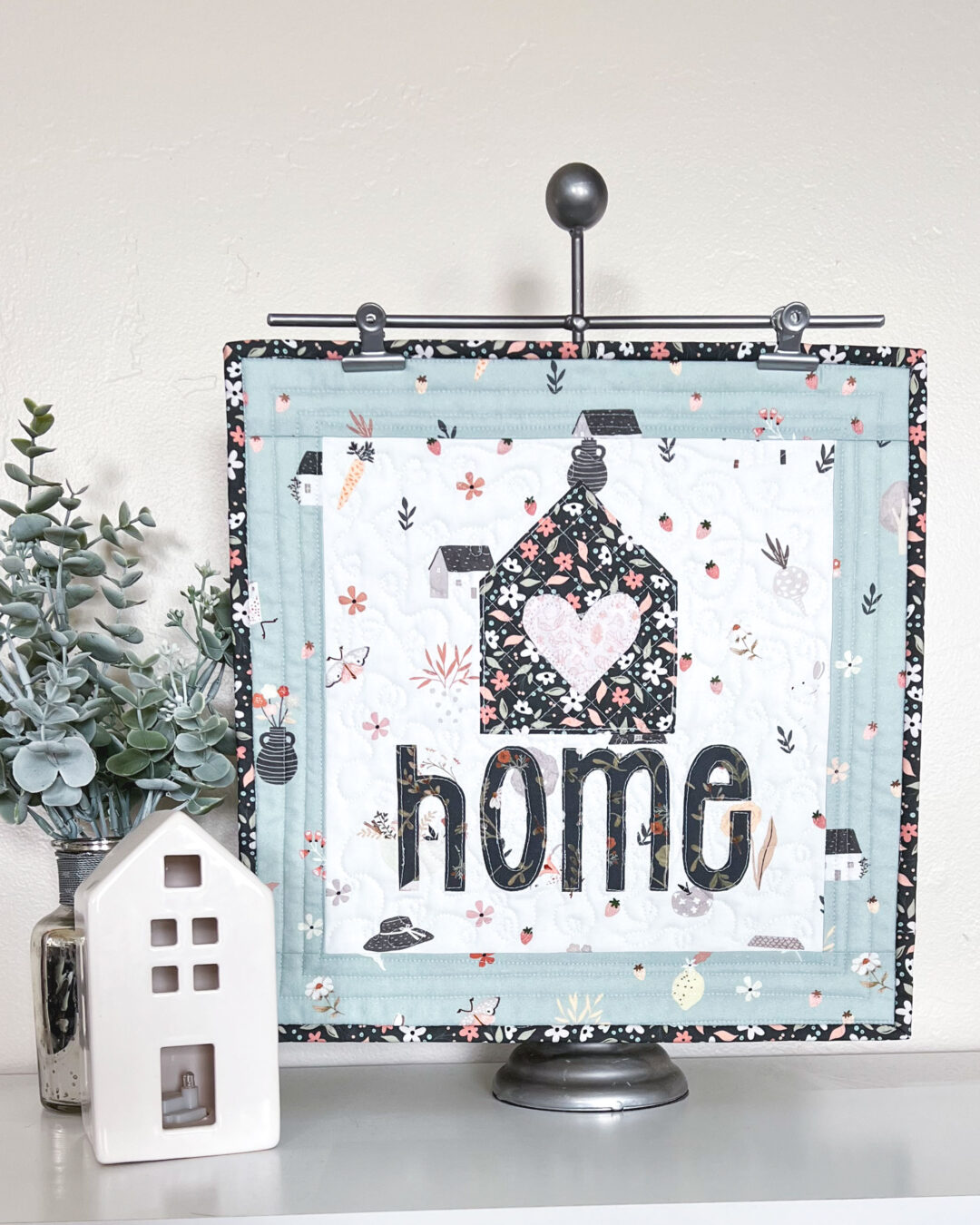 Create a cozy Home Mini Quilt with this beautiful pattern