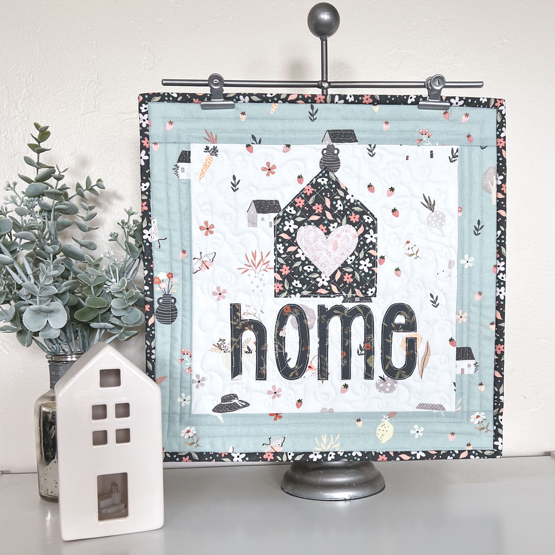 Create a cozy Home Mini Quilt with this beautiful pattern