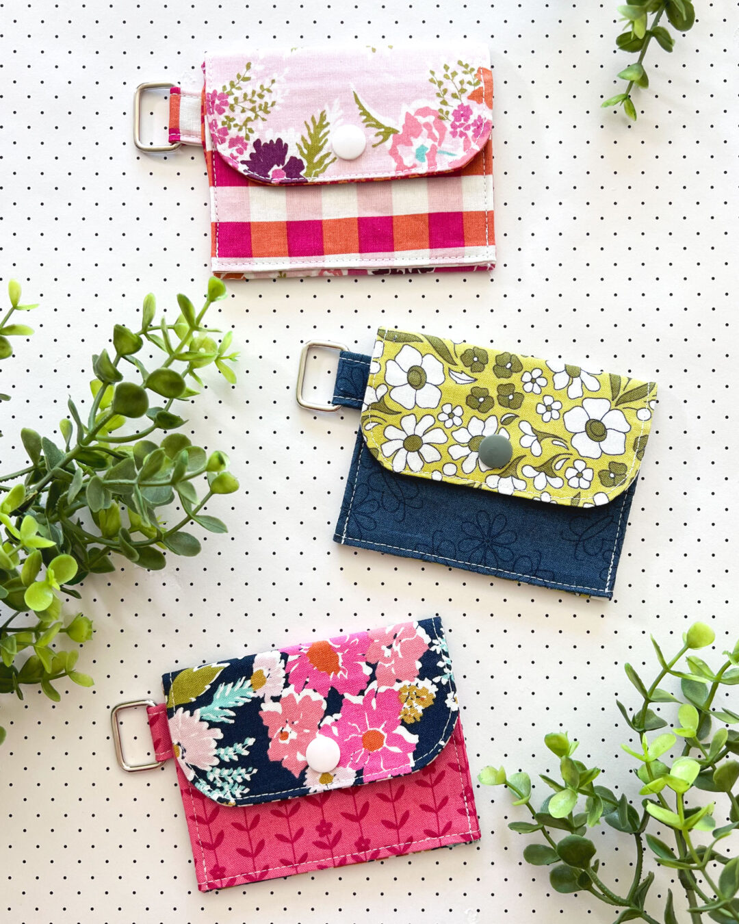 How to quickly install a plastic snap in your sewing project