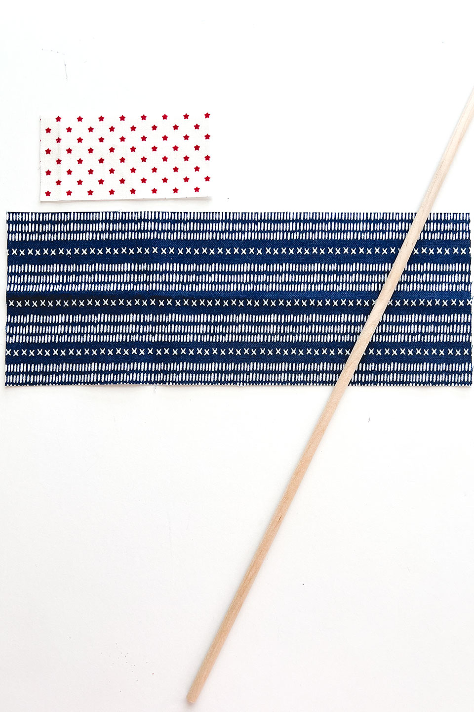 Make fast and easy Mini Fabric Flags with this free sewing tutorial ...