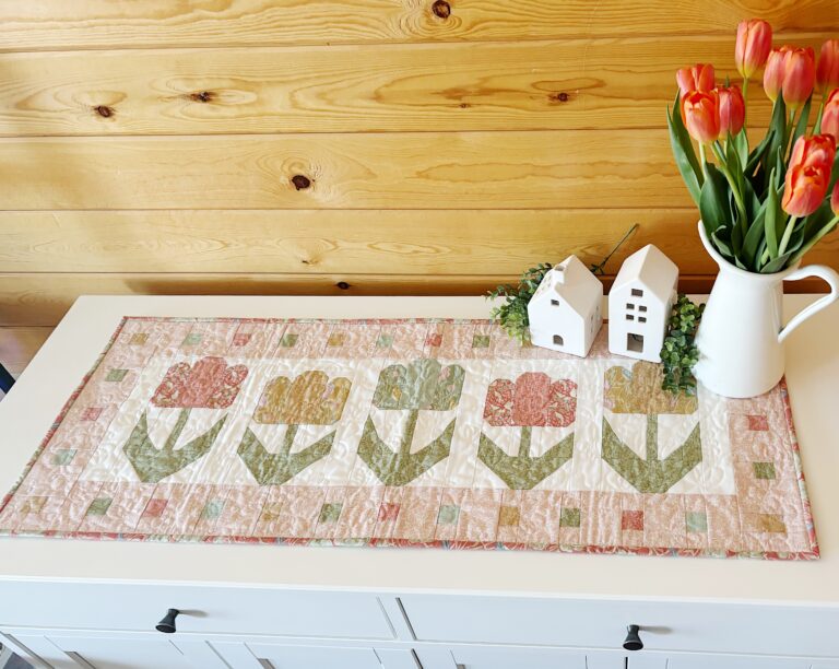 Spring has sprung with this Free quilted Tulip Table Runner - Ameroonie ...